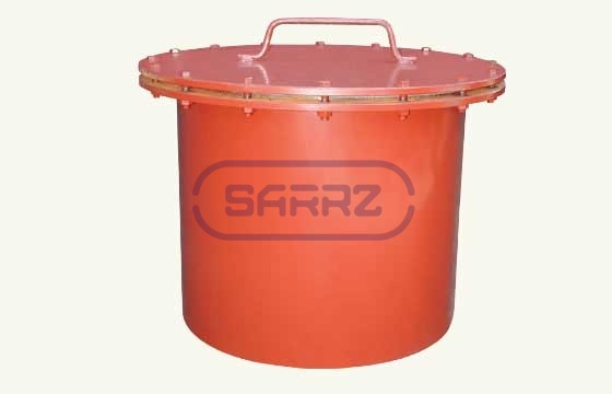 Tank hatches for operation and maintenance of the tanks