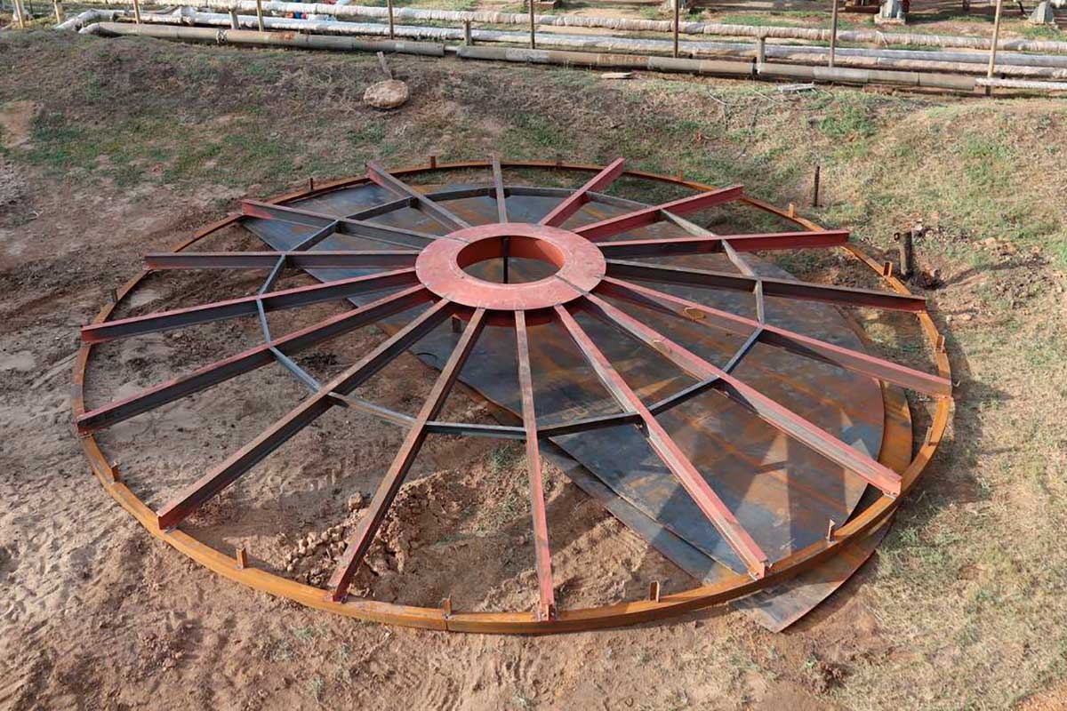 Construction of a vertical crude oil storage tank